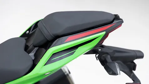 Kawasaki Ninja 400 Grab Rail Image - BikeWale