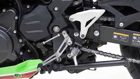 Kawasaki Ninja 400 Heel Plate Image - BikeWale