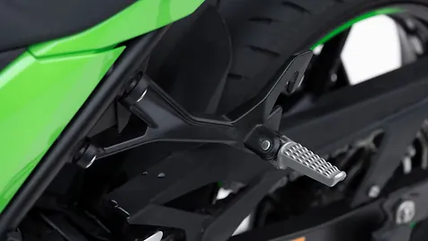 Kawasaki Ninja 400 Pillion Footrest Image - BikeWale