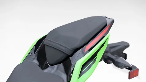 Kawasaki Ninja 400 Pillion Seat Image - BikeWale