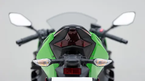 Kawasaki Ninja 400 Rear Reflex Reflector Image - BikeWale