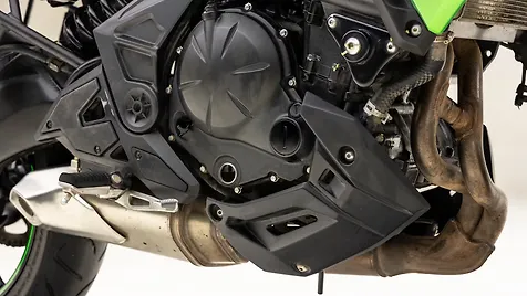 Kawasaki Versys 650 Engine Cowl Image - BikeWale