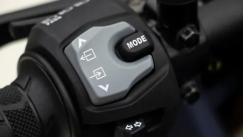 Suzuki Katana Riding Modes Switch Image - BikeWale