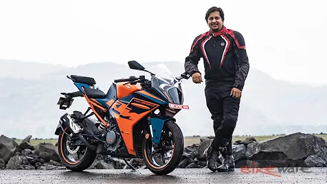 KTM RC 390 Right Front Three Quarter Image - BikeWale