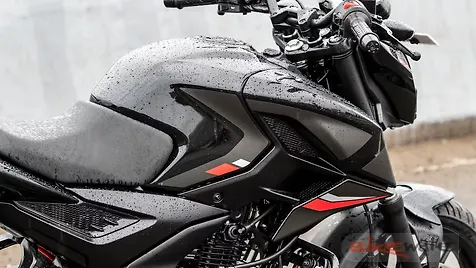 Bajaj Pulsar N160 Branding/Fuel Tank Decal Image - BikeWale