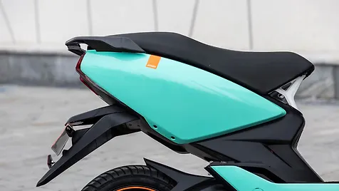 Ather 450X Gen 3 Right Side Body Panel Badge Image - BikeWale