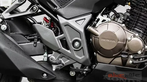 Honda CB300F Rider Footpeg Image - BikeWale