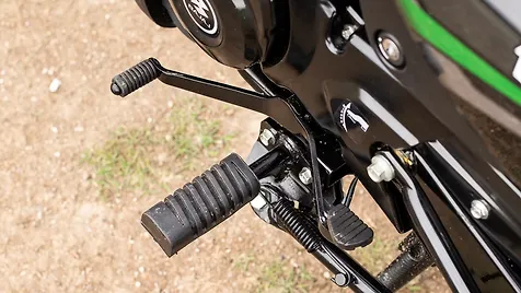 Bajaj CT 125X Gear Shift Lever Image - BikeWale