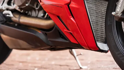 Ducati Streetfighter V2 Engine Cowl Image - BikeWale