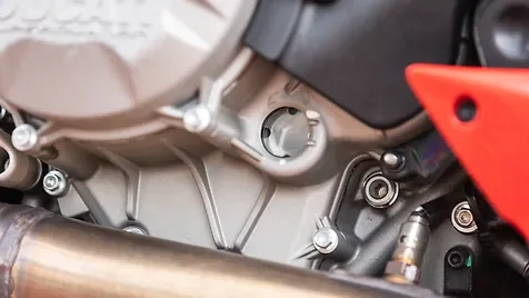 Ducati Streetfighter V2 Engine Oil Level Indicator Image - BikeWale