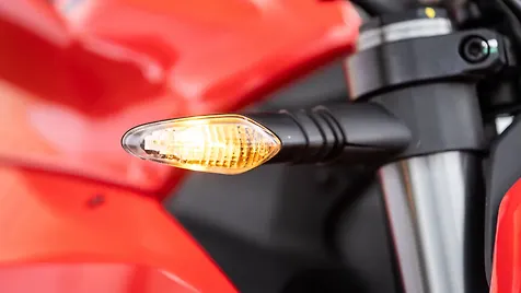 Ducati Streetfighter V2 Front Turn Indicators Image - BikeWale