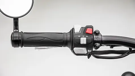 Keeway V302C Left Side Handelbar Grip Image - BikeWale