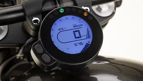 Keeway V302C TFT / Instrument Cluster Image - BikeWale