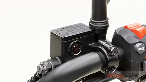 TVS Ronin Front Brake Fluid Reservoir Image - BikeWale