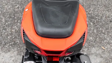 Hero Xoom Grab Rail Image - BikeWale