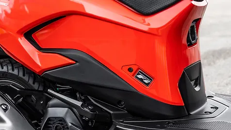 Hero Xoom Right Side Body Panel Decal Image - BikeWale