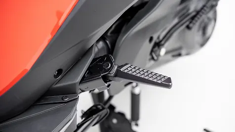 Hero Xoom Left Side Pillion Footpeg Image - BikeWale