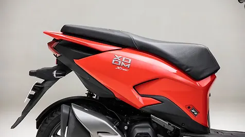Hero Xoom Right Side Body Panel Badge Image - BikeWale