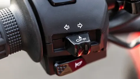 Kawasaki W175 Turn Indicators Switch Image - BikeWale