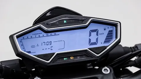 Keeway K300 N Clock Image - BikeWale