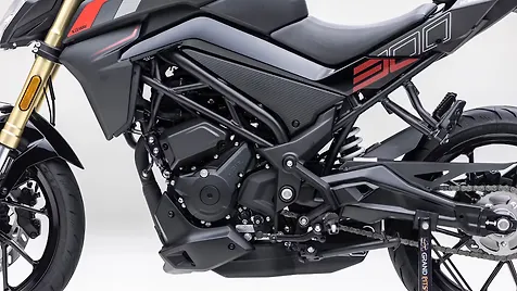 Keeway K300 N Engine From Left Image - BikeWale