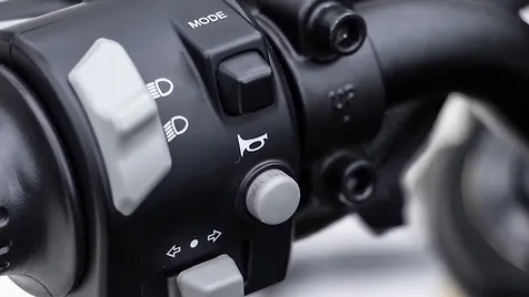 Keeway K300 N High Beam Low Beam Switch Image - BikeWale