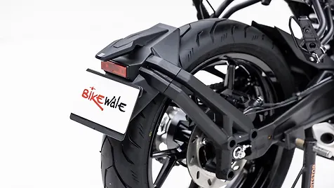 Keeway K300 N Rear Wheel Floting Hugger Image - BikeWale