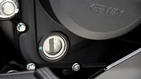 Keeway K300 R Engine Oil Level Indicator Image - BikeWale