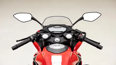 Keeway K300 R Handle Bar Image - BikeWale