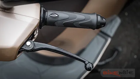 Bajaj Chetak Rear Brake Lever Image - BikeWale