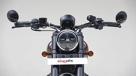 Jawa 42 Bobber Front Fairing Image - BikeWale