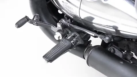 Jawa 42 Bobber Gear Shift Lever Image - BikeWale