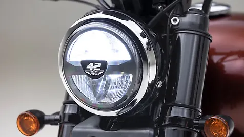 Jawa 42 Bobber Projector Headlight Image - BikeWale