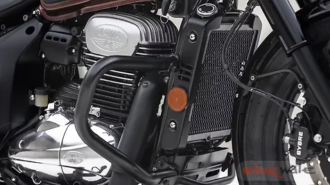 Jawa 42 Bobber Engine Crash Guard Image - BikeWale