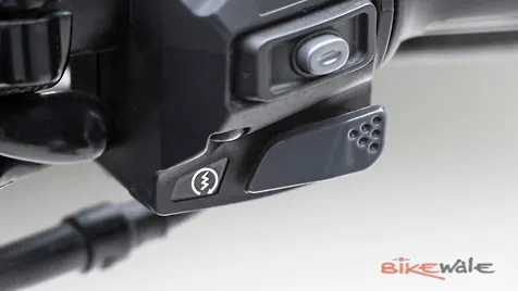 Jawa 42 Bobber Engine Start Switch Image - BikeWale