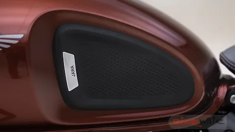Jawa 42 Bobber Fuel Tank Image - BikeWale