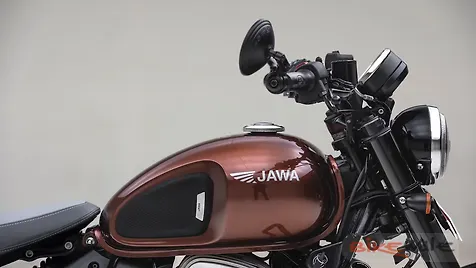 Jawa 42 Bobber Fuel Tank Image - BikeWale