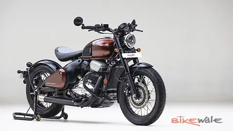 Jawa 42 Bobber Right Front Three Quarter Image - BikeWale