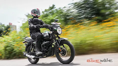 Bajaj CT 125X Right Front Three Quarter Image - BikeWale