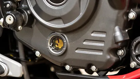 Bajaj Pulsar P150 Engine Oil Level Indicator Image - BikeWale