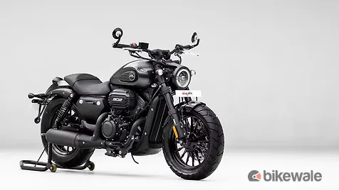 Keeway V302C Right Front Three Quarter Image - BikeWale