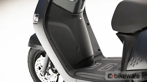 TVS iQube Floorboard Image - BikeWale