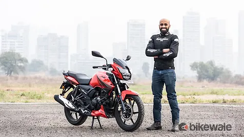 TVS Apache RTR 160 Right Front Three Quarter Image - BikeWale