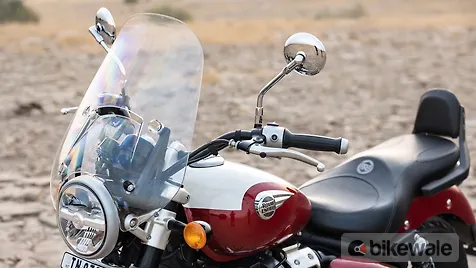 Royal Enfield Super Meteor 650 windscreen Image - BikeWale