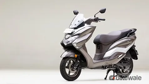 Suzuki Burgman Street 125 Left Front Three Quarter Image - BikeWale