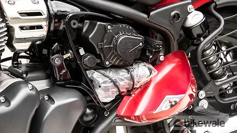 Royal Enfield Super Meteor 650 USB Port Image - BikeWale