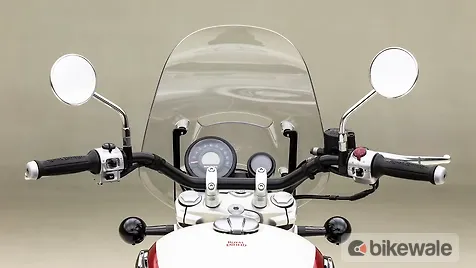 Royal Enfield Super Meteor 650 windscreen Image - BikeWale