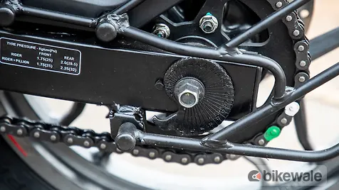 Bajaj Pulsar NS200 Drive Chain and Sprocket Image - BikeWale