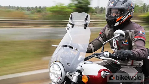 Royal Enfield Super Meteor 650 windscreen Image - BikeWale