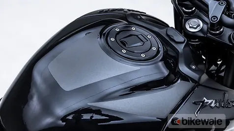 Bajaj Pulsar N250 Fuel Tank Image - BikeWale